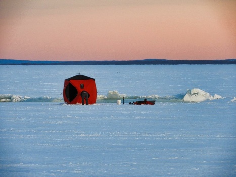 Solve Getting ready to close down jigsaw puzzle online with 20 pieces