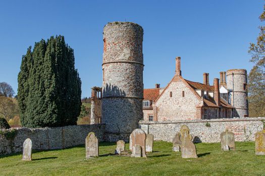 Solve Stiffkey Hall, Norfolk, UK jigsaw puzzle online with 368 pieces