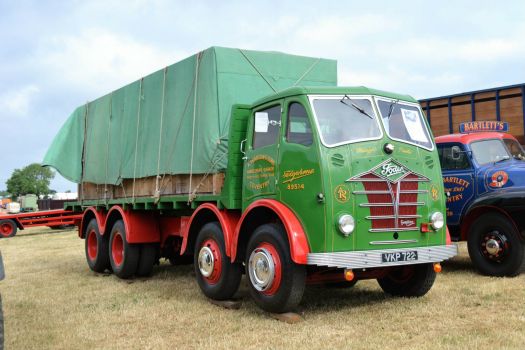 Solve 1955 Foden S18 8-wheeled flatbed jigsaw puzzle online with 117 pieces