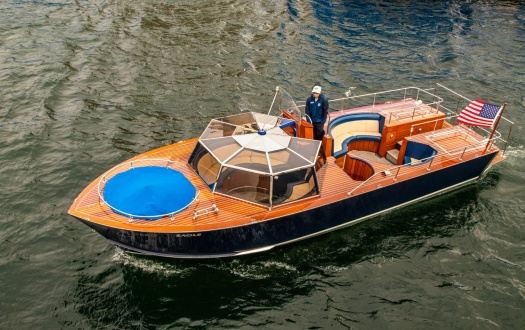 Solve FANCY BOAT jigsaw puzzle online with 77 pieces