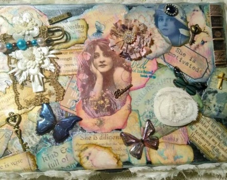 Solve Vintage, wooden cigar box jigsaw puzzle online with 99 pieces