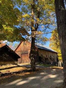 Solve Williams Barn, Groton Mass. jigsaw puzzle online with 88 pieces