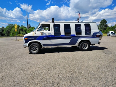 Solve 91 Chevy Van... jigsaw puzzle online with 80 pieces
