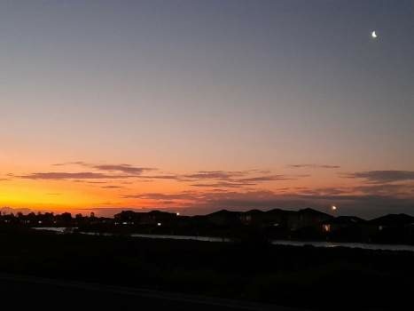 Solve April sunset jigsaw puzzle online with 12 pieces