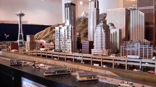 Solve Model train layout of Seattle jigsaw puzzle online with 91 pieces