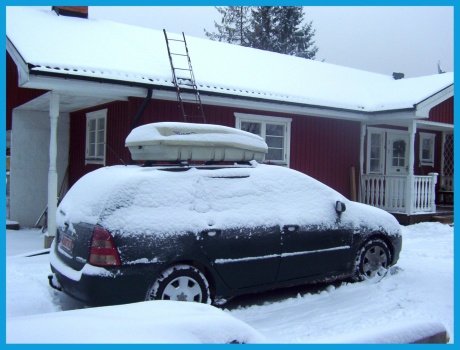 Solve Removing snow from car, for the return trip. jigsaw puzzle online ...