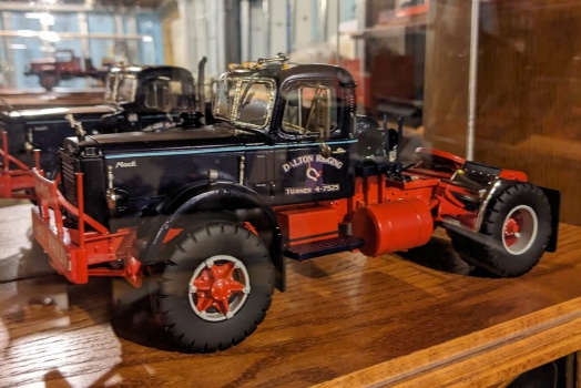 Solve Dave Natale model: 1953 Mack LJX (Dalton Rigging) jigsaw puzzle ...