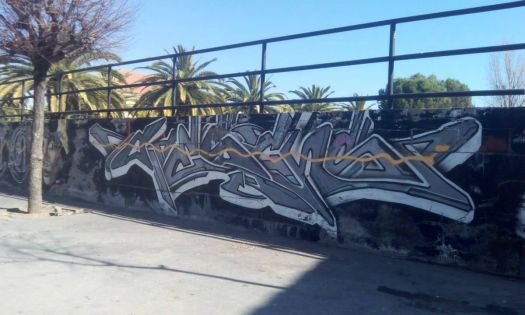 Solve Graff#1 jigsaw puzzle online with 77 pieces