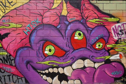 Solve Graffiti Character jigsaw puzzle online with 345 pieces