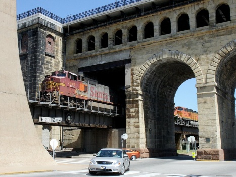 Solve Santa Fe 945 Eads Bridge St. Louis jigsaw puzzle online with 99 ...