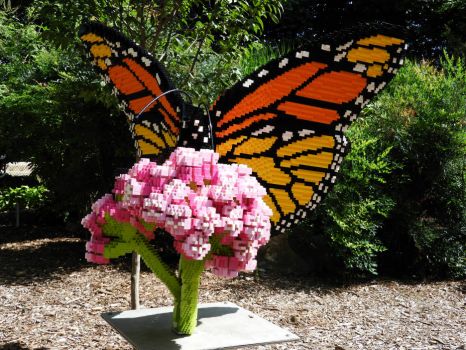 Solve Lego Art - Butterfly jigsaw puzzle online with 20 pieces