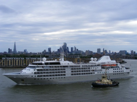 Solve SILVER WIND leaving port - London skyline jigsaw puzzle online ...