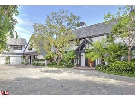 Solve cleb bob newhart house jigsaw puzzle online with 88 pieces