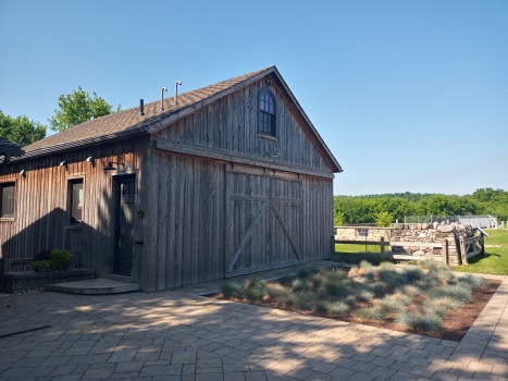 Solve Betzner Farmstead 1 jigsaw puzzle online with 130 pieces