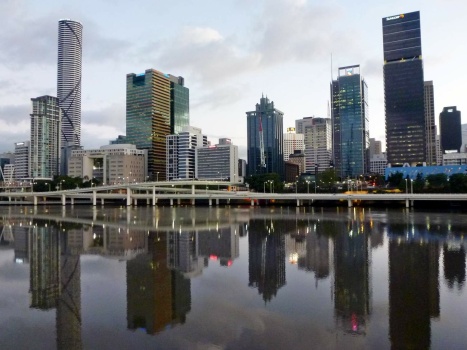 Solve Brisbane city dawn reflections jigsaw puzzle online with 63 pieces