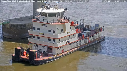 Solve Lock 19, towboat Quincy jigsaw puzzle online with 66 pieces