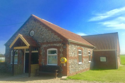 Solve Gimingham Village Hall jigsaw puzzle online with 216 pieces