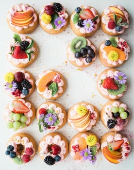 Solve Pretty sweet treats decorated with edible flowers jigsaw puzzle ...