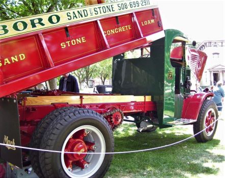 Solve 1926 Mack AC Dump Truck 03 jigsaw puzzle online with 120 pieces