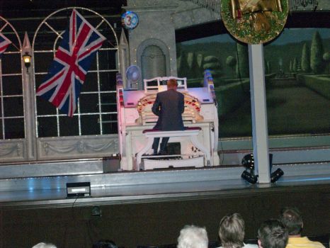 Solve thursford collection 26-07-10 playing the wurlitzer theater organ ...