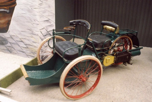 Solve 1897 Léon Bollée tricycle jigsaw puzzle online with 294 pieces