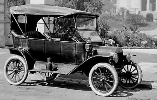 Solve 1908 Ford model T jigsaw puzzle online with 12 pieces