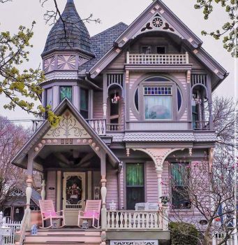 Solve Beautiful lilac house in Marine City, MI, USA jigsaw puzzle ...
