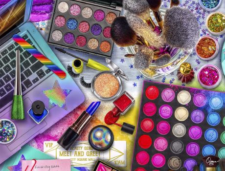 Solve makeup jigsaw puzzle online with 475 pieces