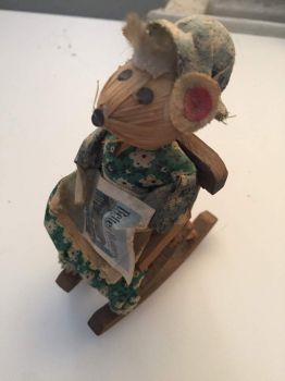 Solve Mouse in a rocking chair for firstdawn jigsaw puzzle online with ...