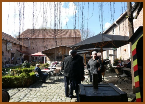 Solve Het Pachthof, Borlo, België jigsaw puzzle online with 24 pieces