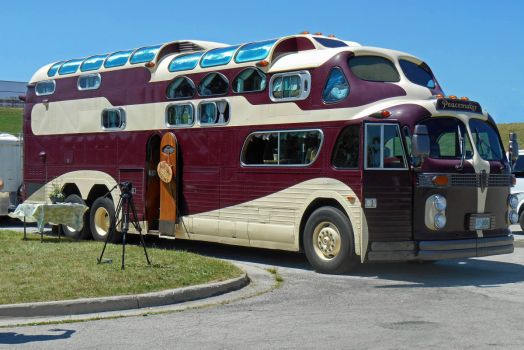 Solve Tri level motorhome jigsaw puzzle online with 96 pieces