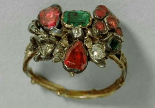 Solve Ring jigsaw puzzle online with 126 pieces