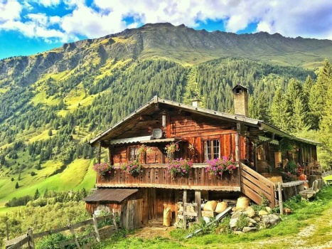 Solve Austria - Tirol jigsaw puzzle online with 208 pieces