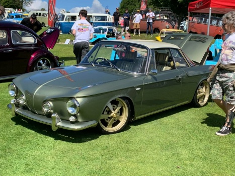 Solve VW - Type 3 jigsaw puzzle online with 204 pieces