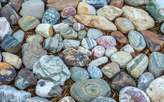 Solve COLORFUL ROCKS jigsaw puzzle online with 77 pieces