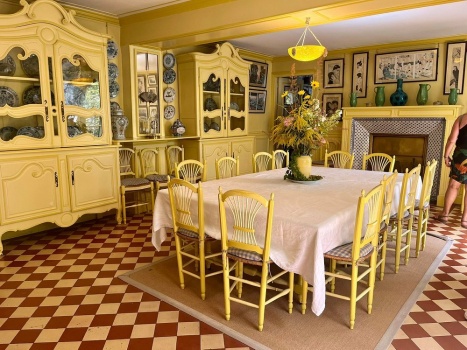 Solve The yellow dining room in Monet's house in Giverny jigsaw puzzle ...