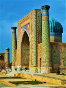 Solve ANCIENT PERSIAN TEMPLE jigsaw puzzle online with 108 pieces