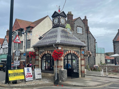 Solve Town Clock Sheringham jigsaw puzzle online with 252 pieces