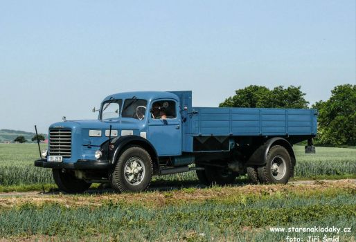 Solve Skoda 706 R jigsaw puzzle online with 486 pieces