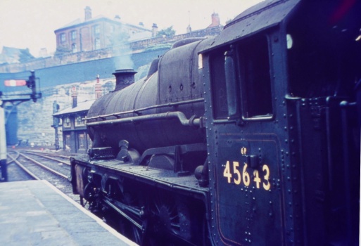 Solve LMS on LNER Metals jigsaw puzzle online with 247 pieces